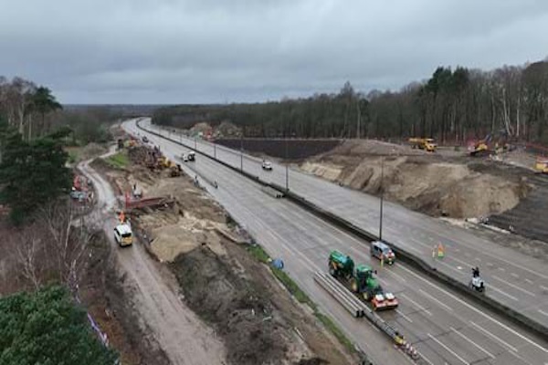 M25 south of Heathrow reopens ahead of schedule after first weekend ...