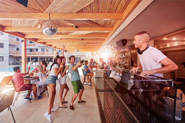 Video: Thomas Cook targets younger generation in new TV ad - News