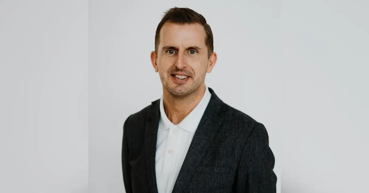 Adrian James, Gold Medal - Media - Travel Weekly
